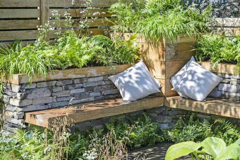 Kleine tuin inrichten? 7 ideeën voor een groots resultaat - Gardeners World