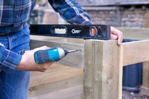 Zelf een compostbak maken in 12 stappen - Gardeners World