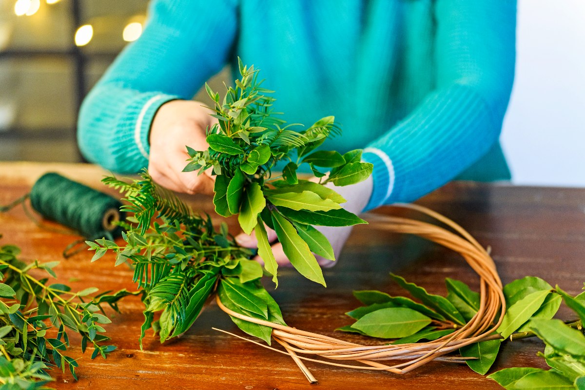 Maak een kerstkrans uit eigen tuin in 6 eenvoudige stappen